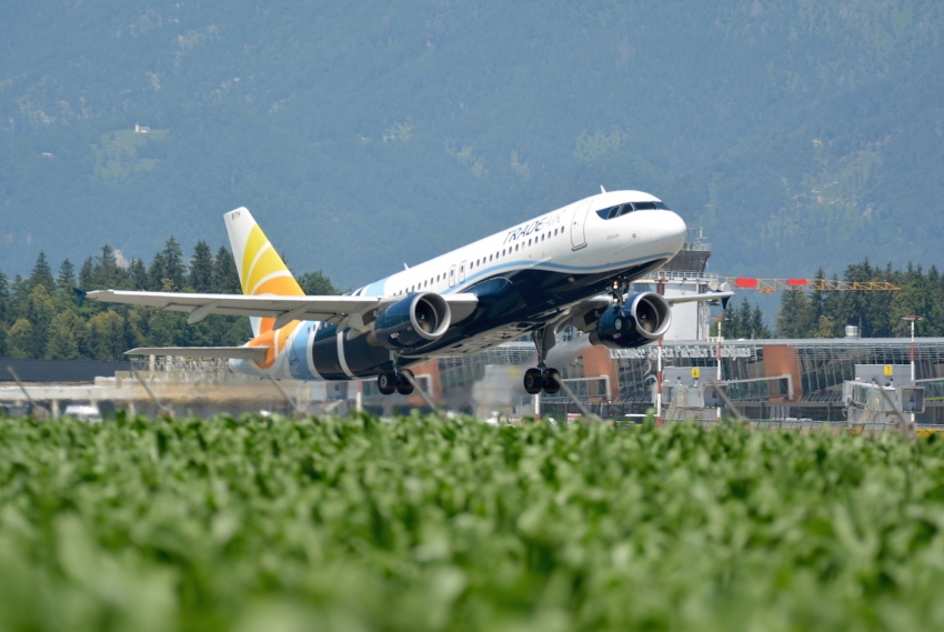Trade Air transports Slovenian fans to Paris | Trade Air